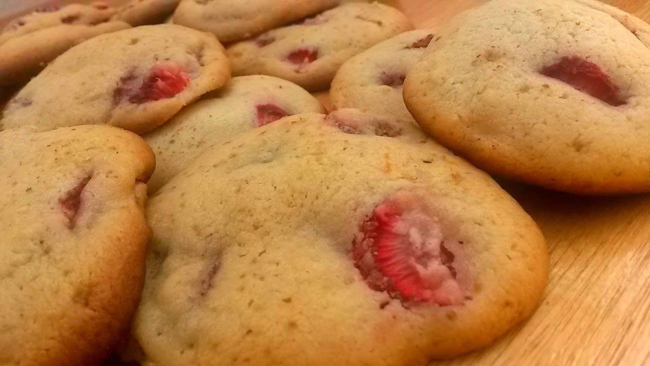 COOKIES DE MORANGO MARAVILHOSO | Por Rúbia Carolina - YouTube