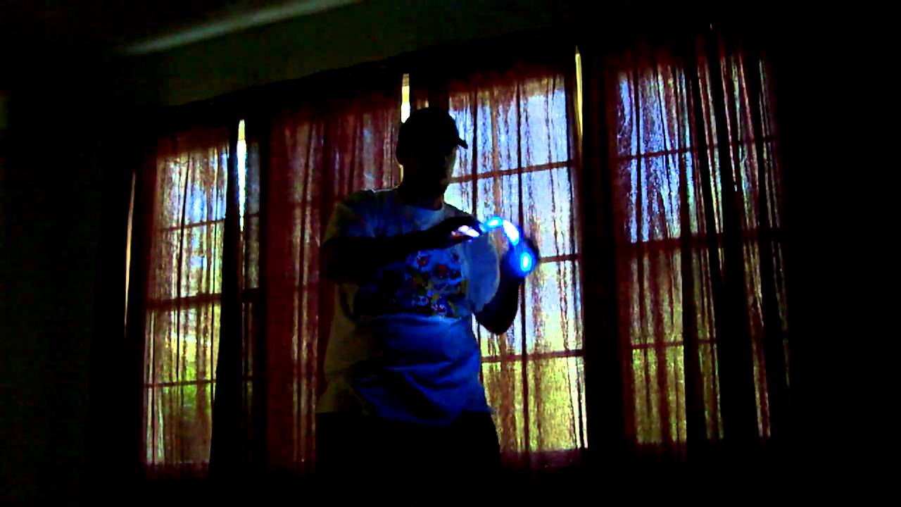 Freehand glowsticking with flowlights. - YouTube