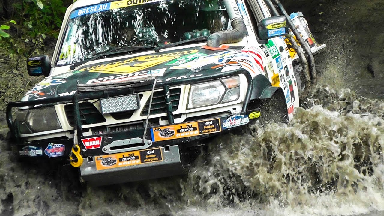 NISSAN PATROL V8 Going through Water - YouTube