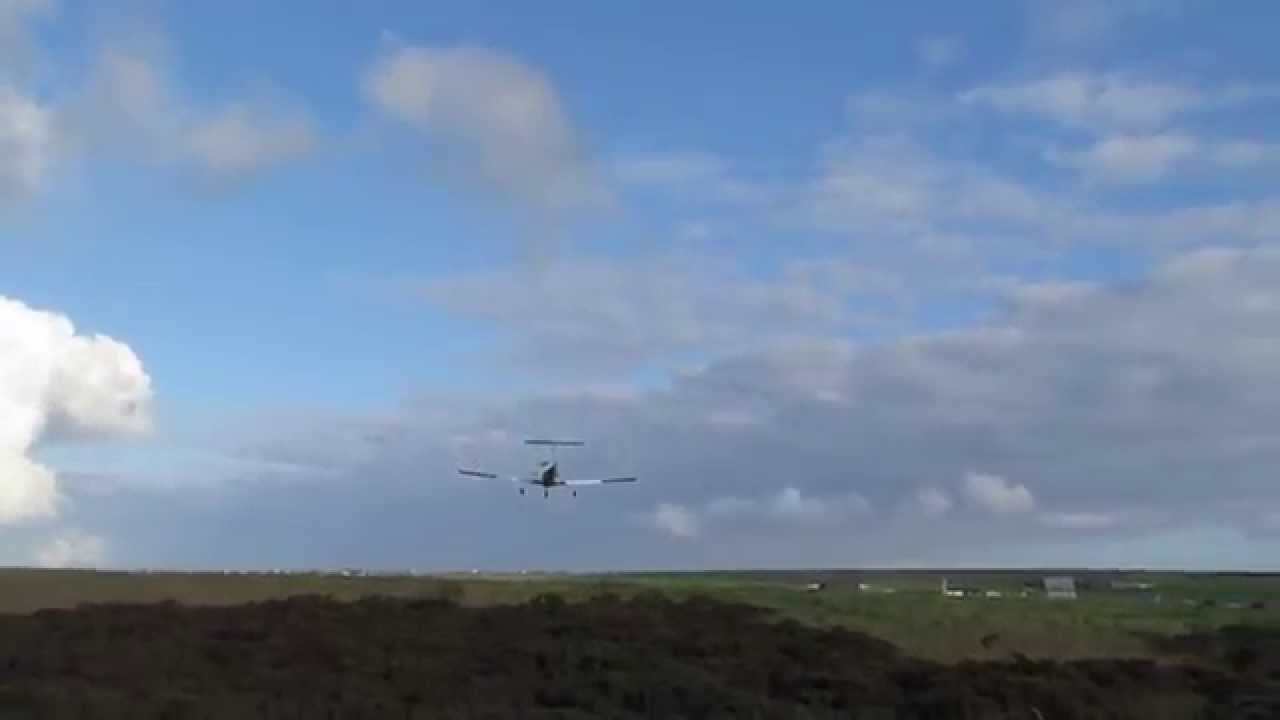 Piper Tomahawk landing (low pass) - YouTube