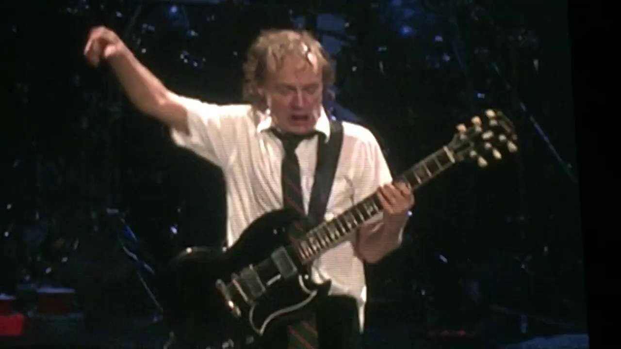 "LIVE WIRE" by AC/DC - First time played since 1982 - YouTube