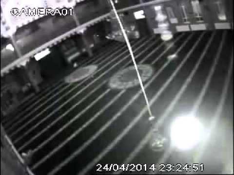 Manisa'da Bir Camii'de Akıllarda Soru İşareti Bırakan İlginç Görüntüler Dikkatlice Bakın