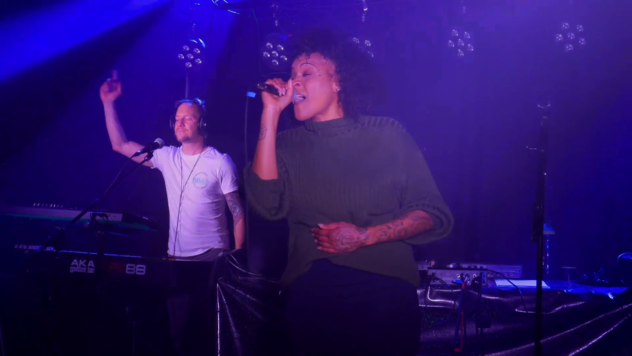 Kevin Energy & Jasmine Knight - Electrify - Live Performance - YouTube