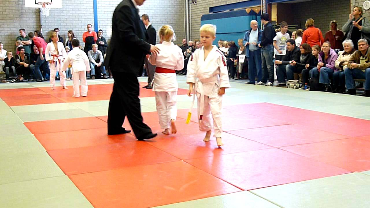 Justin eerste Judo wedstrijd partij 3 - YouTube
