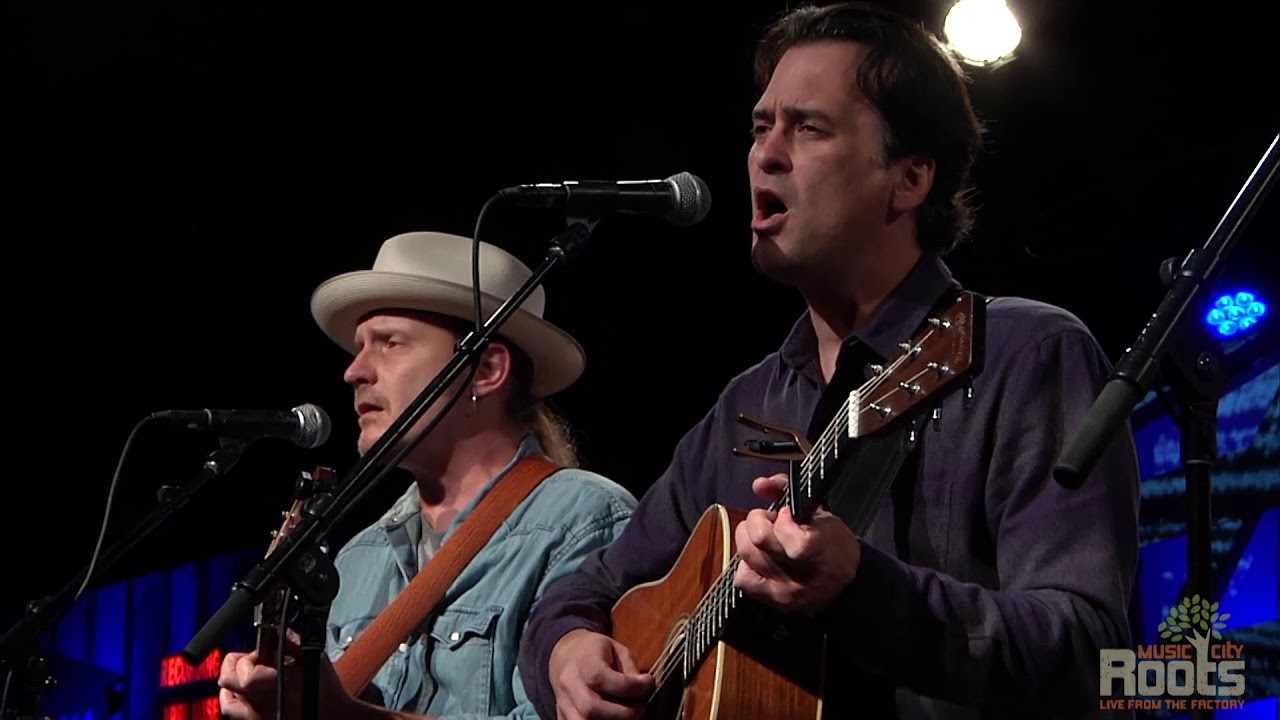 Eric Brace, Peter Cooper, Thomm Jutz "Hartford's Bend" Chords - Chordify