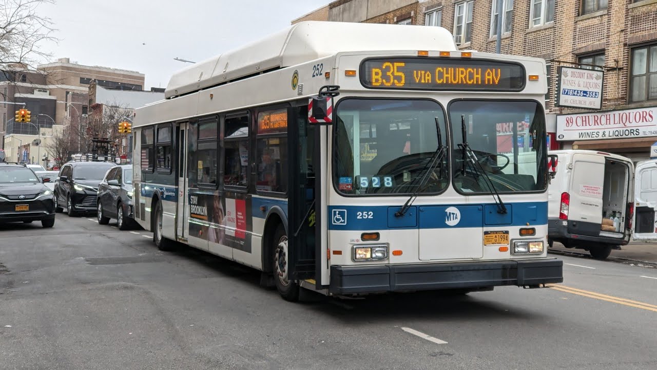 NYCT Bus: 2011-2013 New Flyer C40LF and 2017 New Flyer XN40 Action on ...