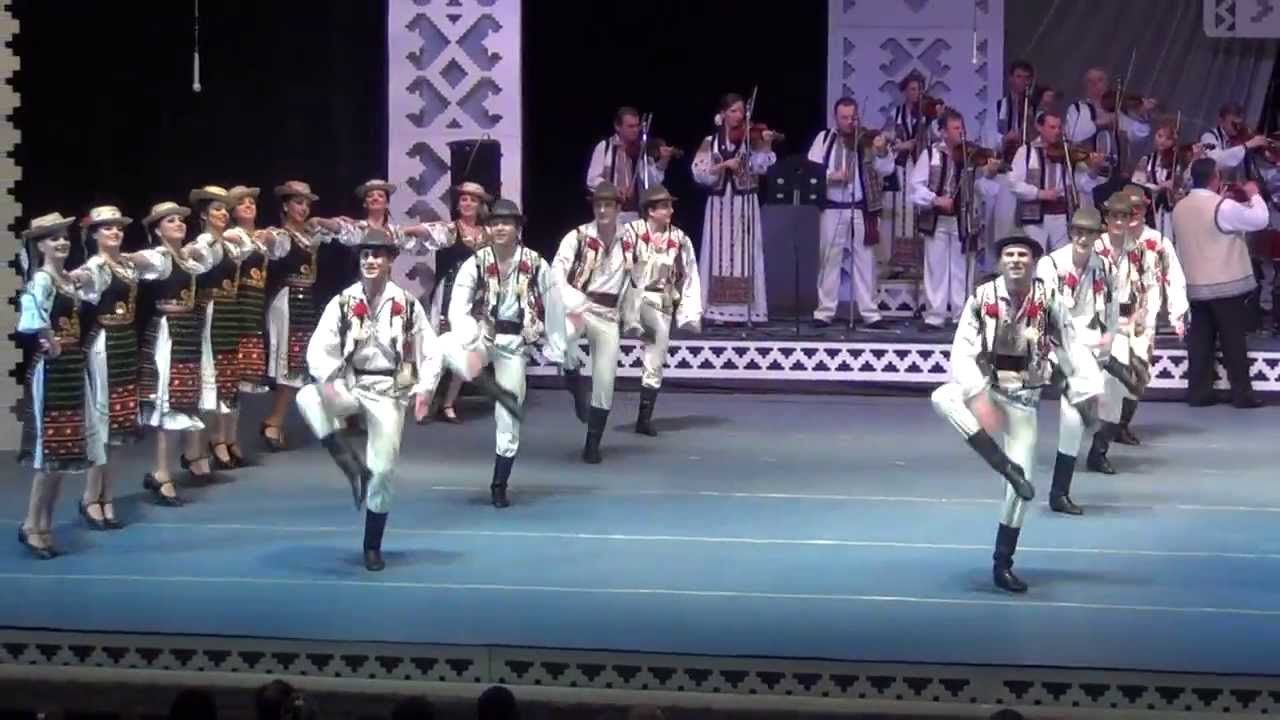 Natalia Duminica danseaza in Ansamblul "JOC" - Dans -"Carpati" - YouTube