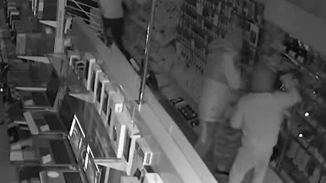 Международная шайка дербанит магаз с дивайсами. Real video - YouTube