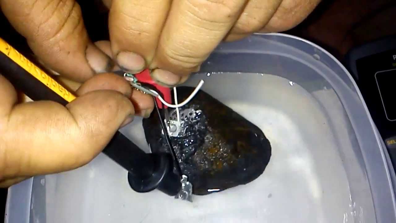 Meteorite/Meteorwrong/Petrovoltaic Rock Produces Electricity - YouTube