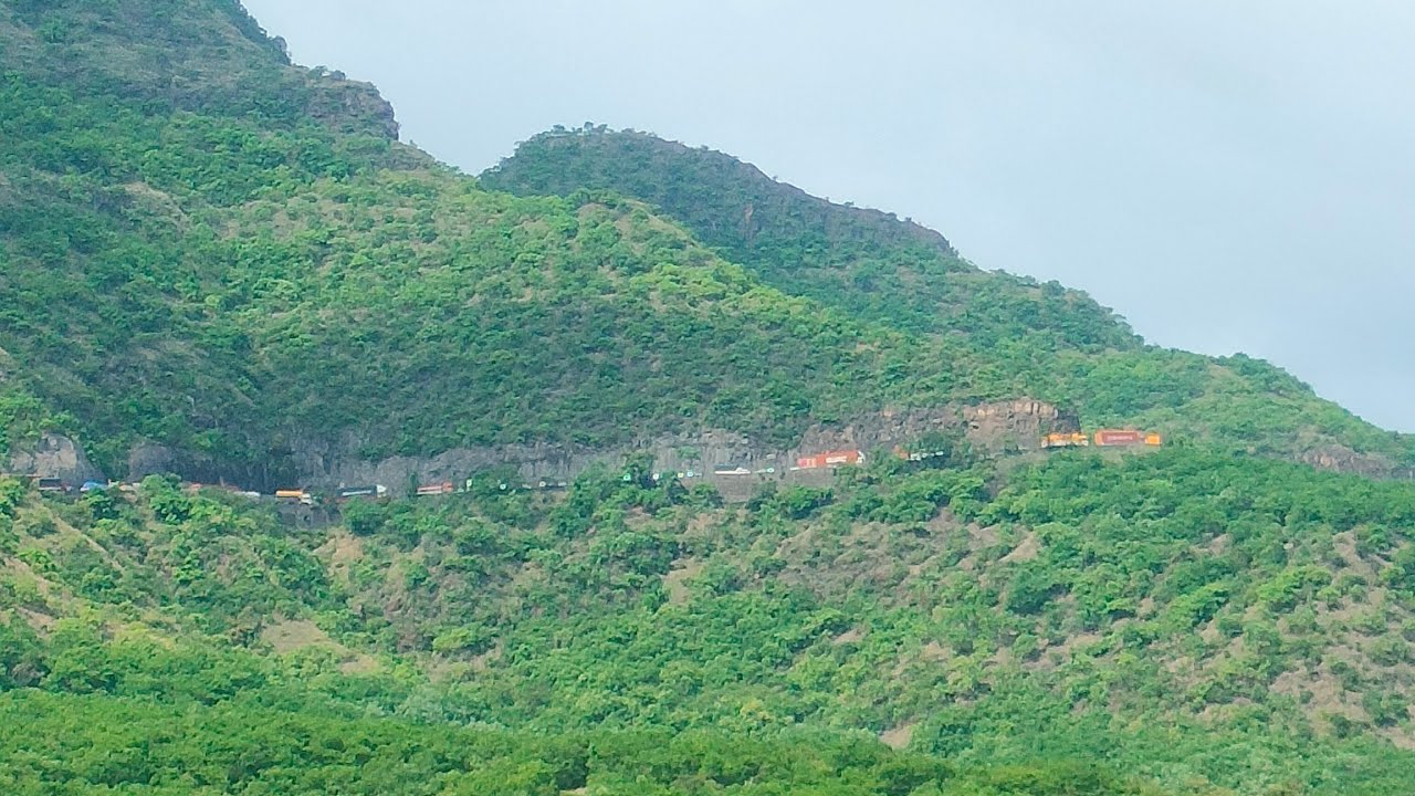 khambatki ghat रविवार खंबाटकी घाटात माल ट्रक बंद पडल्याने वाहतूक कोंडी ...