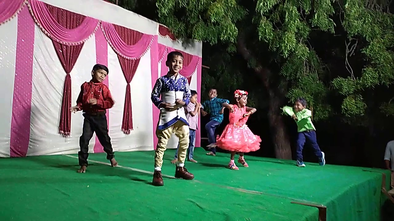 Ding ding song performance semi christmas-ICA - YouTube