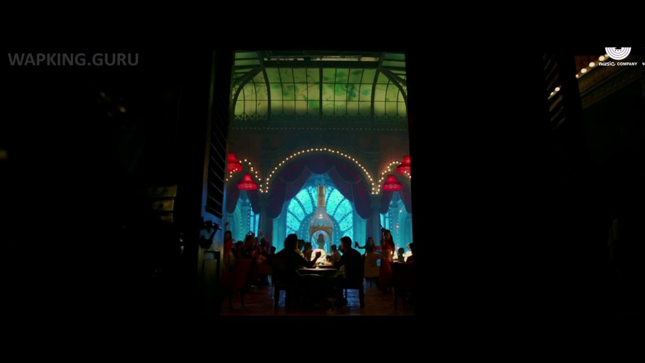 Laila main laila sarukh khan with saniliyon - YouTube