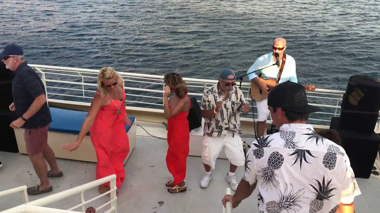 Maui boat dance - YouTube