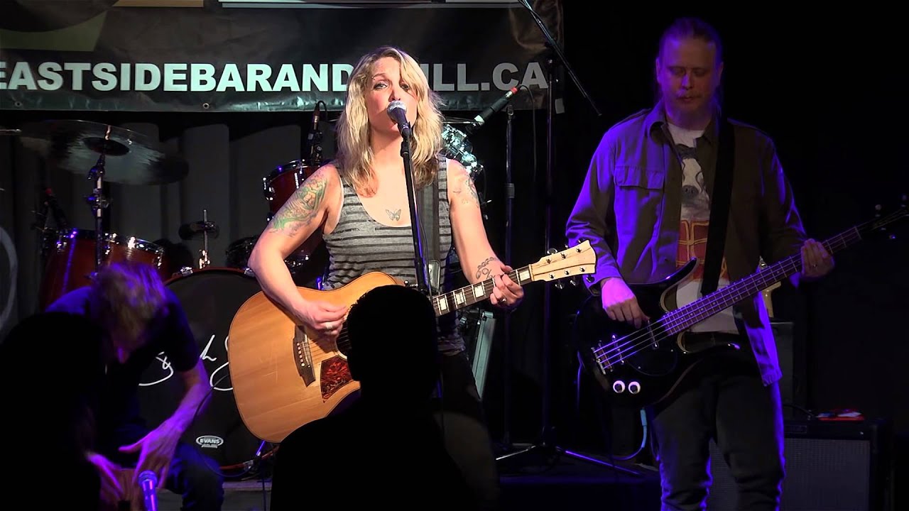 Sarah Smith - Forever Young | Live at Eastside Bar - YouTube