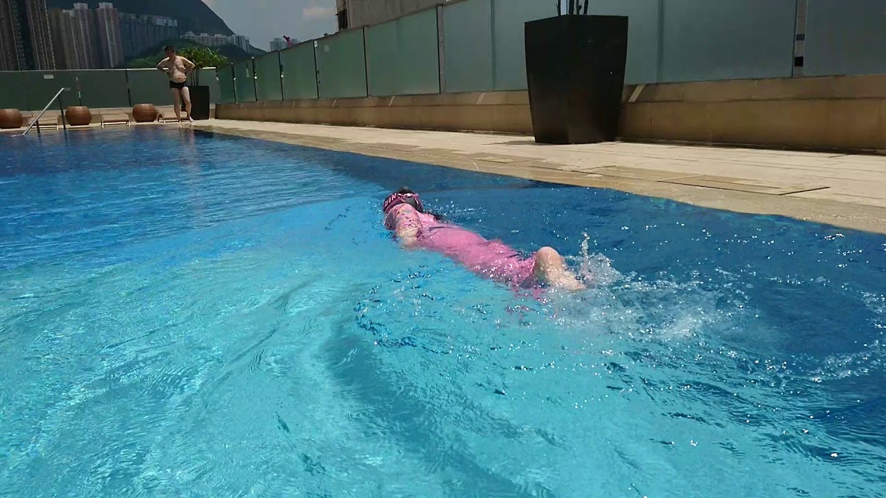 Penguin Team, Angela, a six-year-old girl, swimming lesson - YouTube