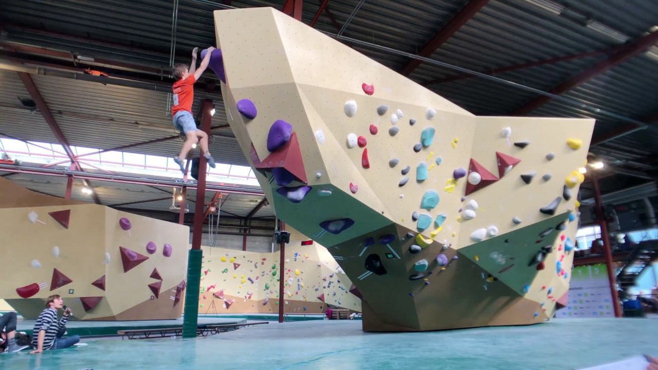 Boulder 2 men's finals - H4 tops at Boulderhal Energiehaven - YouTube