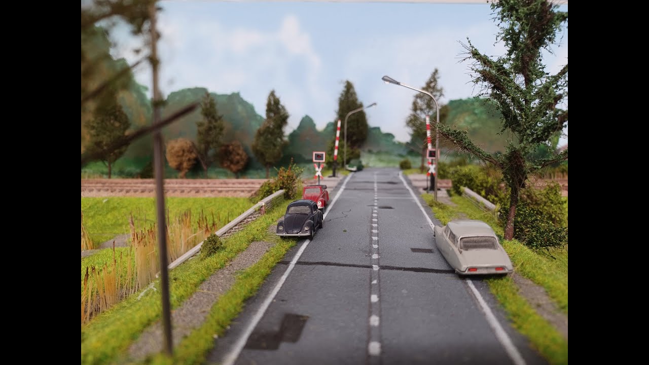 Zelfgemaakte Overweg in H0 - YouTube