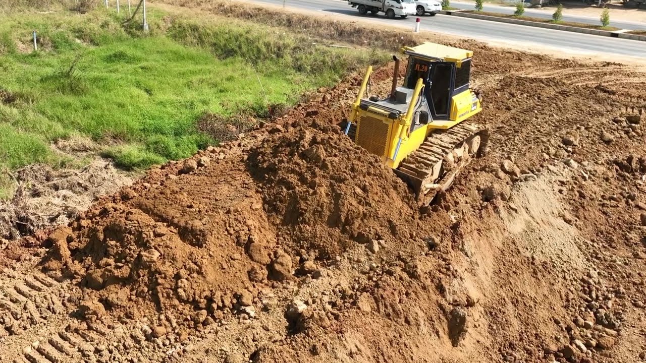 Incredible Power Bulldozer KOMATSU D65PX Pushing Clearing Soil For Land ...