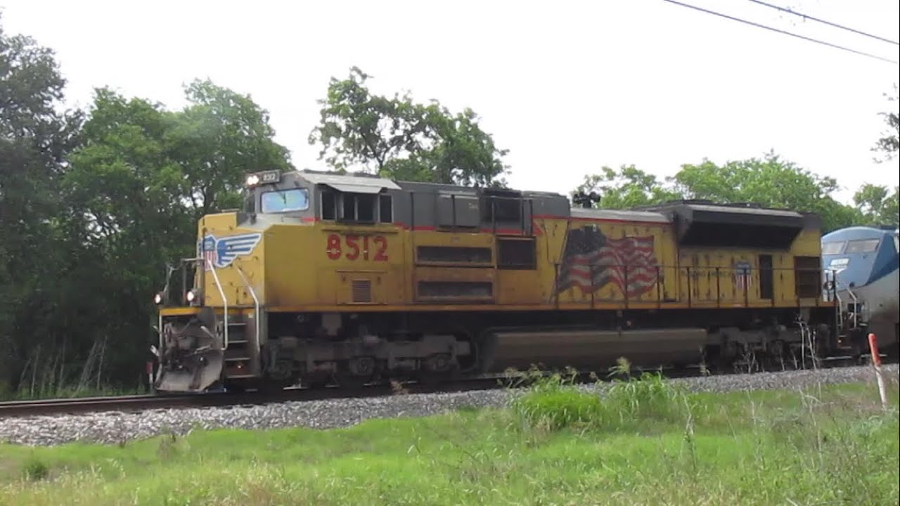 UP 8512 w/ Nice K5LLA & Amtrak P42 61 Lead The Texas Eagle 22 Train ...