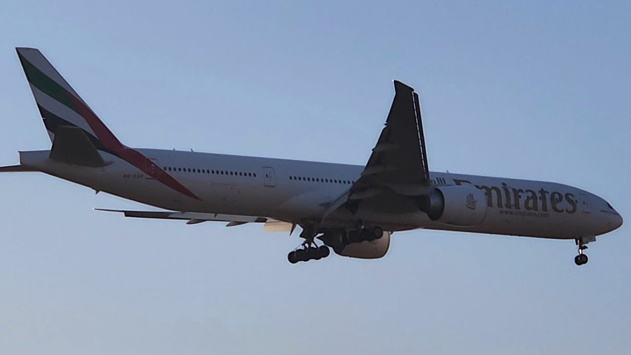 Emirates B777-300ER Landing at Harare, Zimbabwe! - YouTube