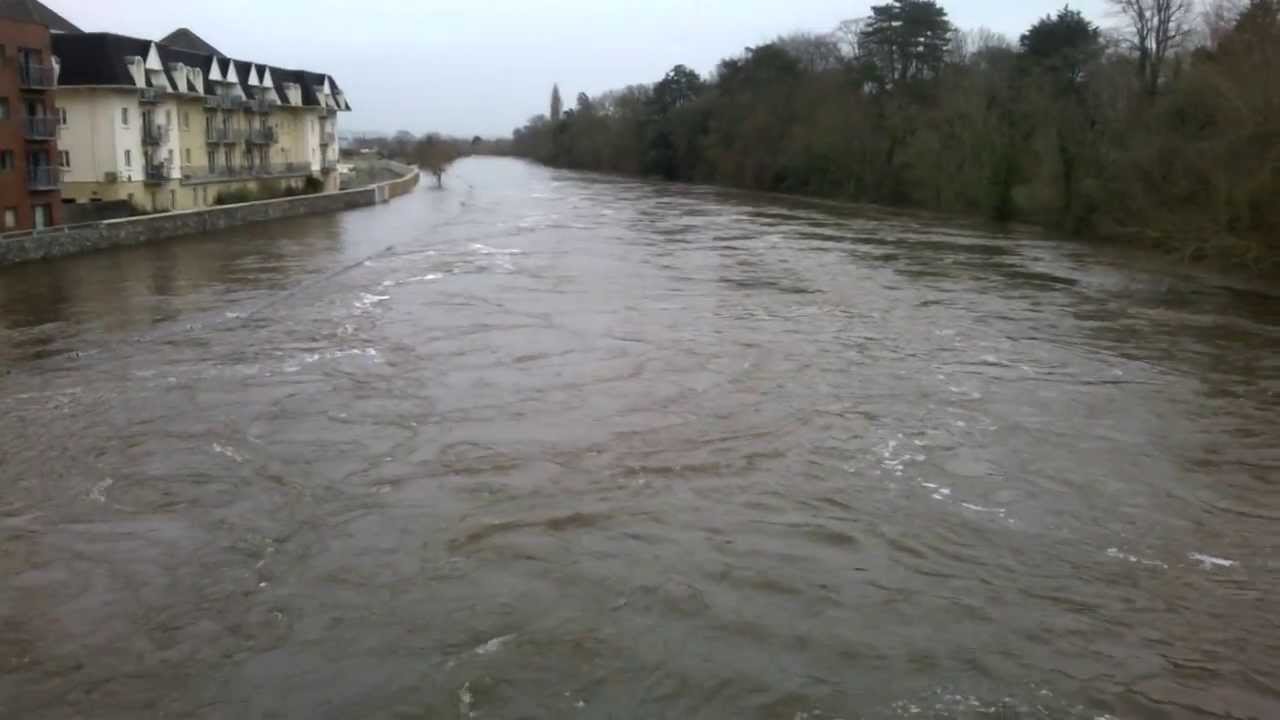 Clonmel floods 06 February 2014 The Gas House Bridge - YouTube
