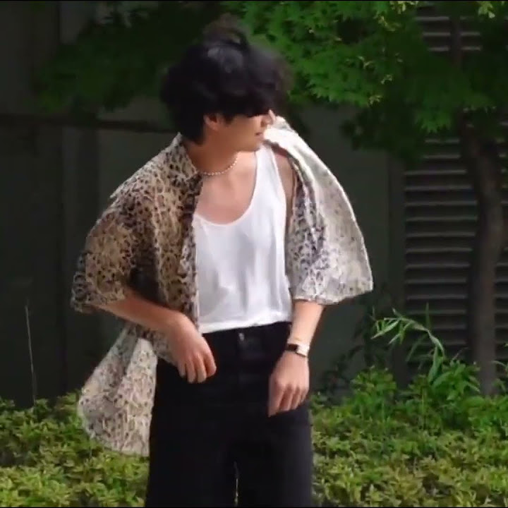 the wind was the paid actor 😩🔥 #taehyung #bts #v #kimtaehyung #btsedits #kpop #edit #shorts ...