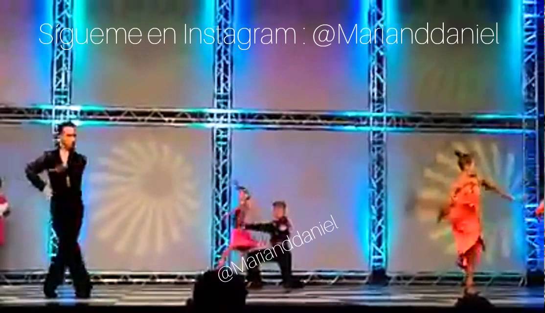 Daniel y María " Pequeños gigantes " - YouTube