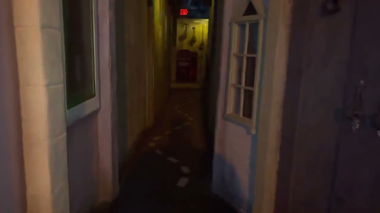 Pirates of the Deep Sea Ride Waiting/Queue Line at Six Flags - YouTube