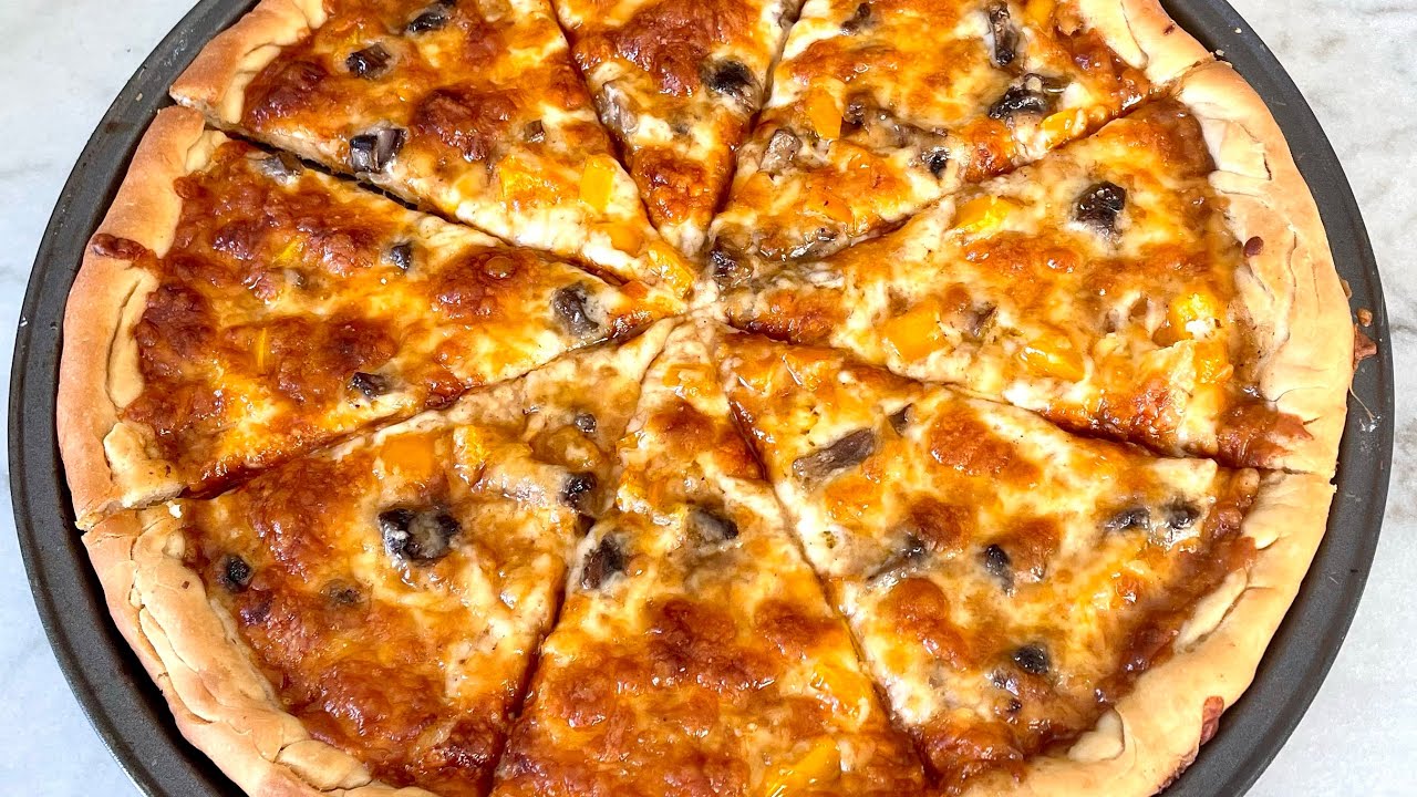 Delicious Homemade Pizza / Short video. - YouTube