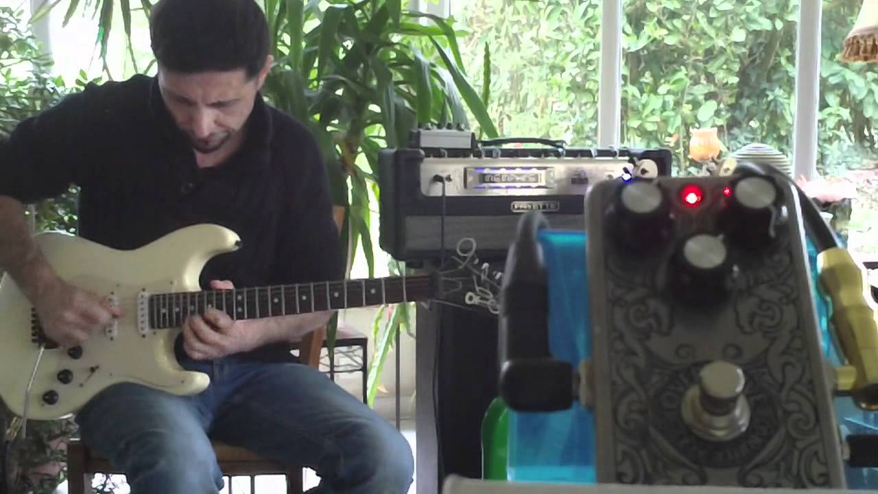 Guitar overdrive MOOLLON BUFFER AGE - YouTube