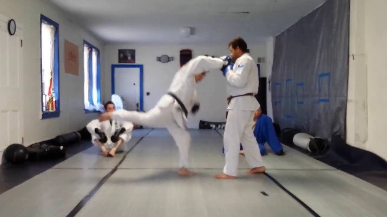 Concept on How to use the Superman Punch (Striking/MMA/Muay Thai/Karate ...