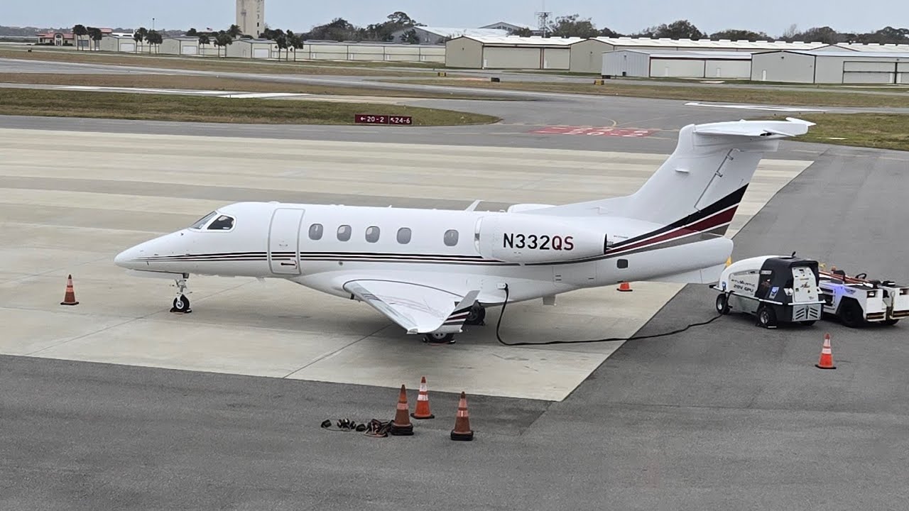 STUNT PLANE DOES CRAZY TRICKS!! RUNWAY 2 LANDINGS AND TAKOFFS spotting ...