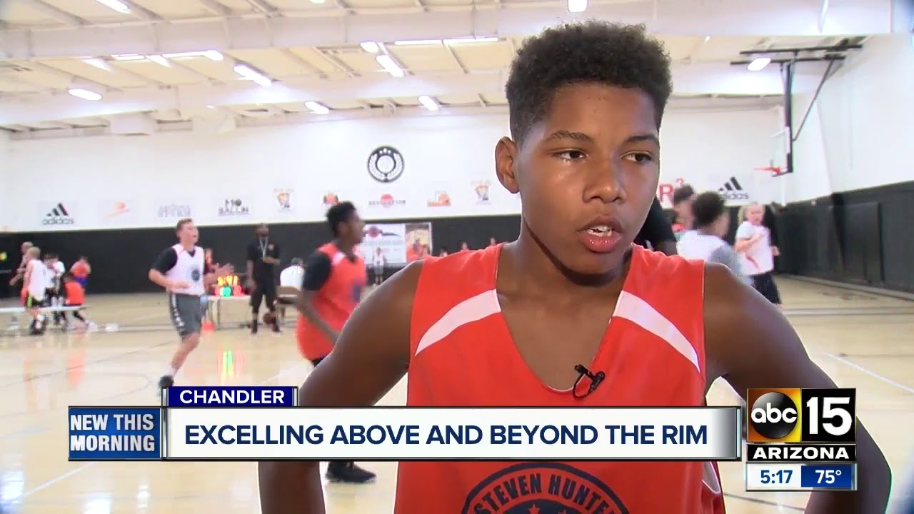 Kids learning basketball, life skills with Steven Hunter! - YouTube