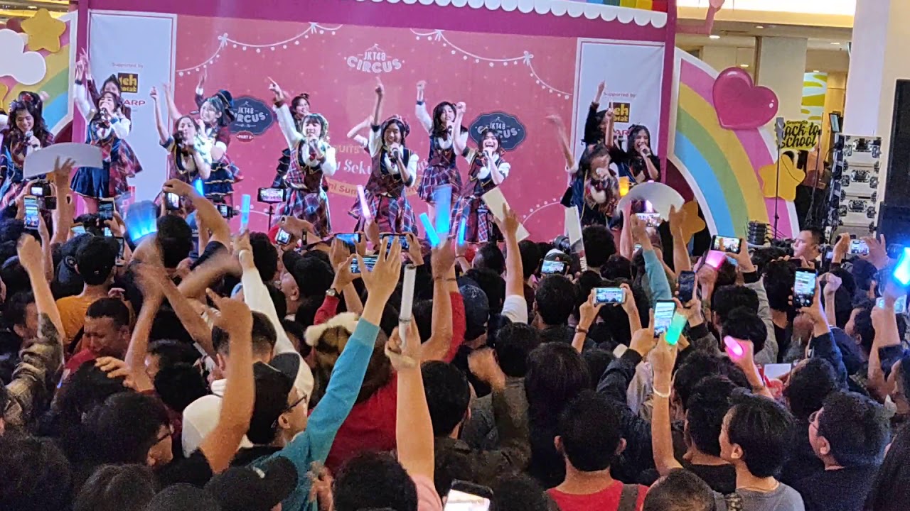 [FAN CAM] Live Mini Konser Event JKT48 Sirkus Tim T ( part 1 ) - YouTube