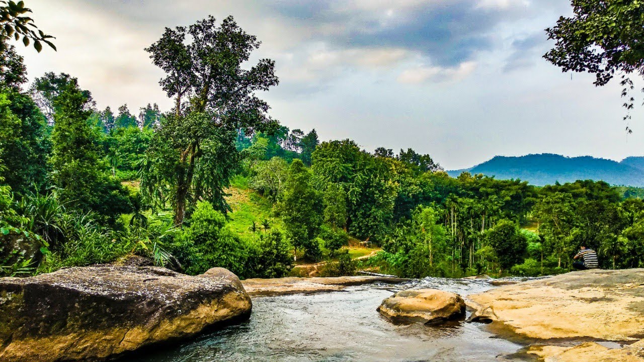 4 FRIENDS ON A ROAD TRIP | SOLOKA DARE WATERFALL | BAREGAON | ASSAM ...