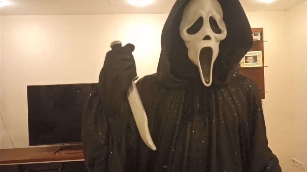 scream 2 ghostface stand (Mickey Altieri) - YouTube