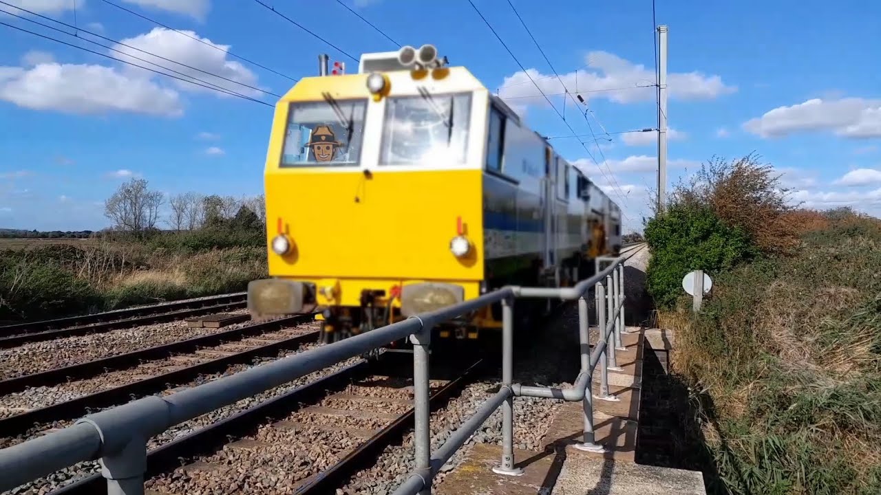 Conington Level Crossing. 30/09/23. - YouTube
