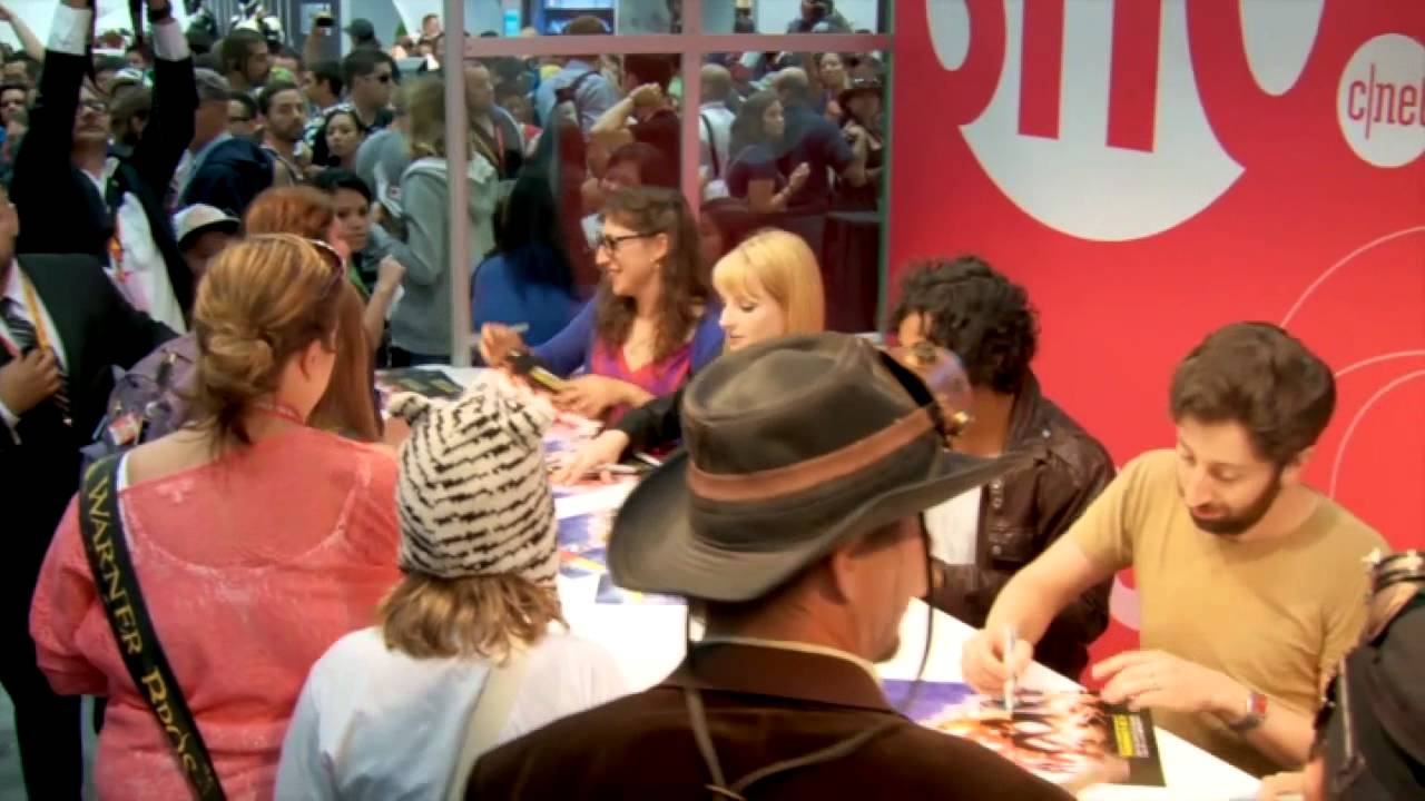 Comic-Con 2012 - Big Bang Theory Cast Signing - YouTube