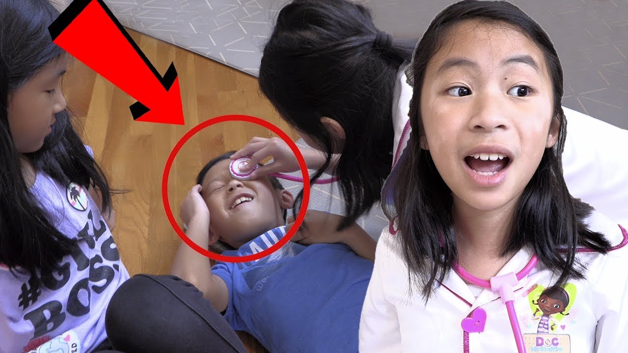 Pretend Play Doctor Helps Solve the Mystery Problem - YouTube