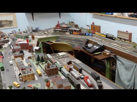Model Train HO Layout at Sedro Woolley Museum Small Town Mining Large ...