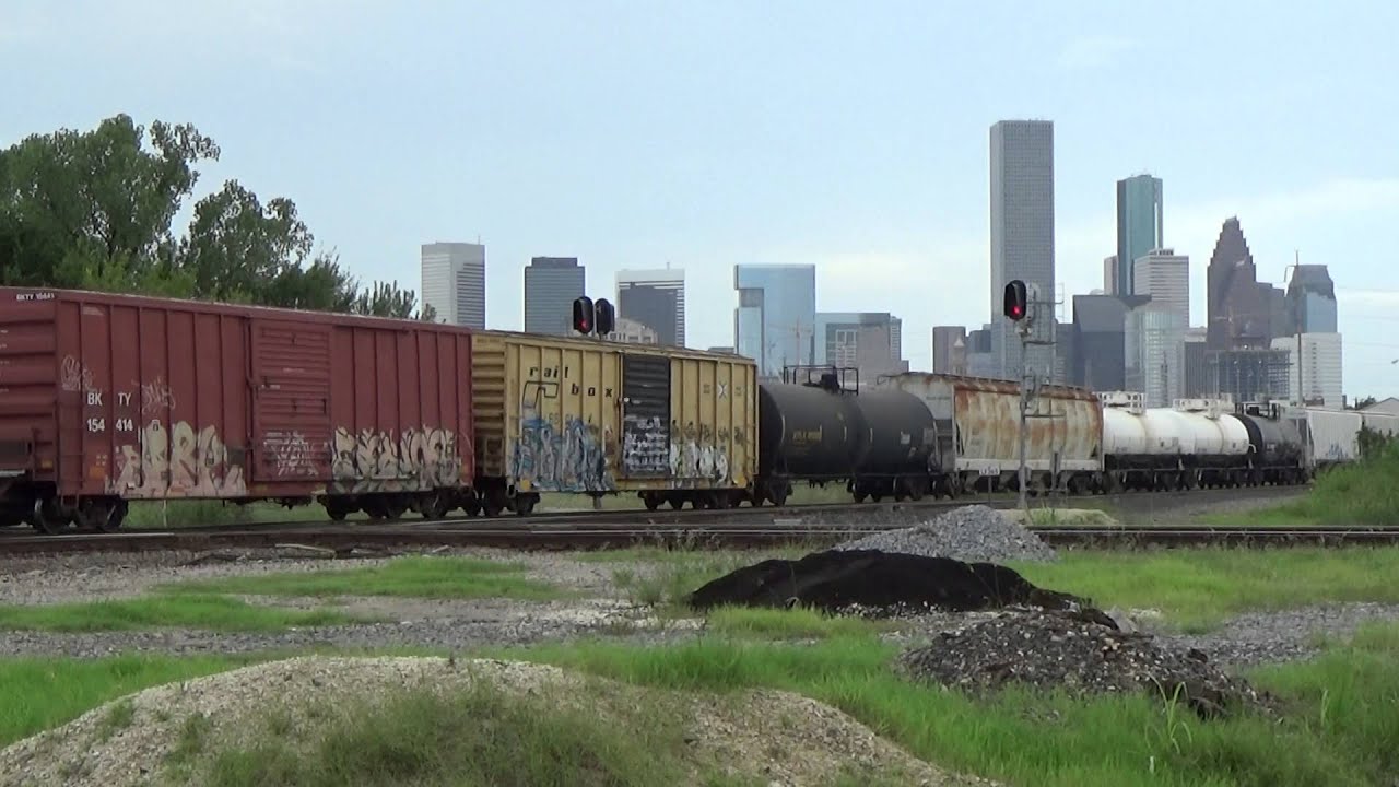 Multiple Trains Railfanning Houston Tower 26 - YouTube