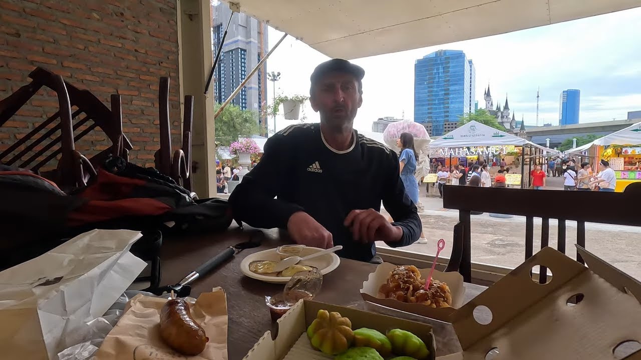 Jodd Fairs Famous Night Street Food Market Bangkok🇹🇭 - YouTube