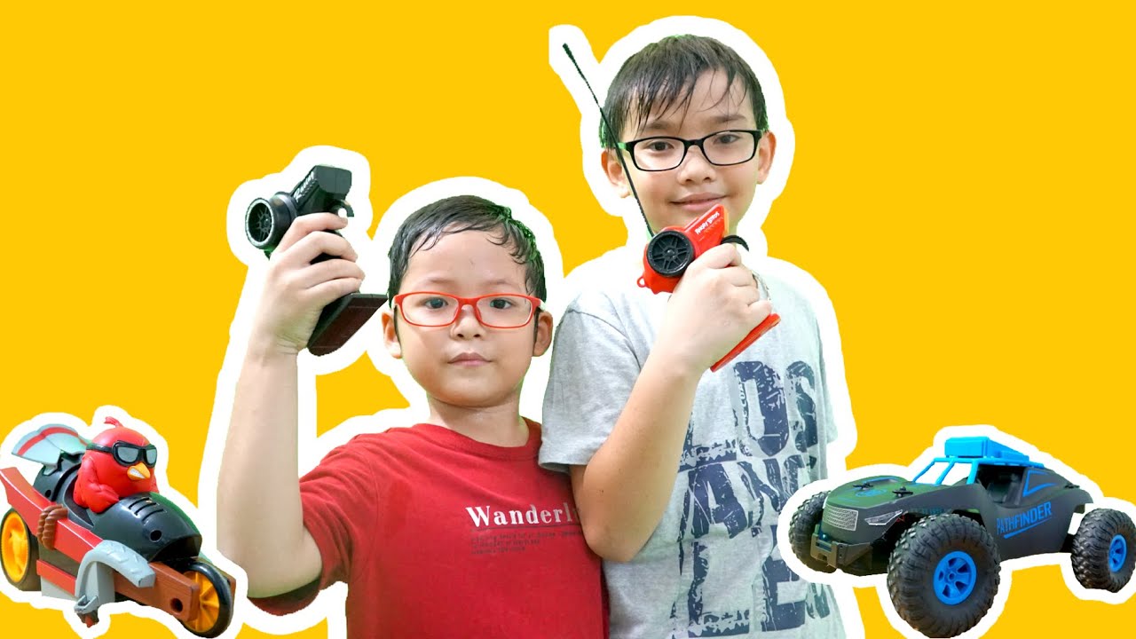 Justin And Friends Playing With The Control Angry Birds Cyklone Racers ...