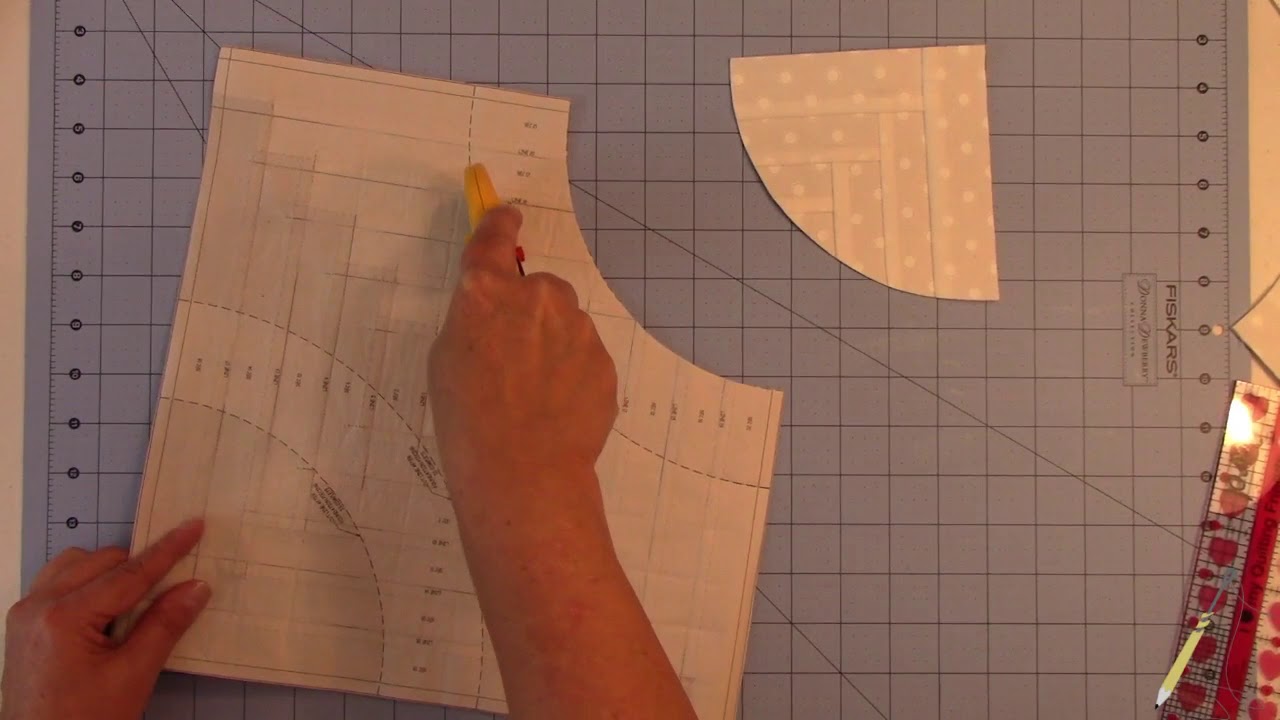 Paper Pieced Log Cabin Tutorial - Video 11 - YouTube