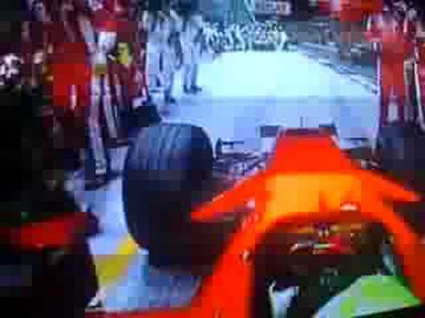 F1 singapore pit stop accident. - YouTube