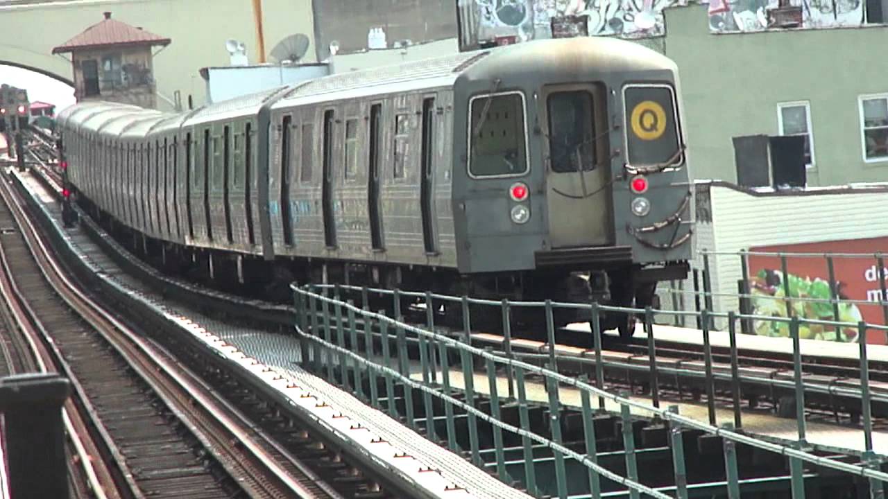 R68A (Q) train Arriving and Departing Astoria Blvd. - YouTube