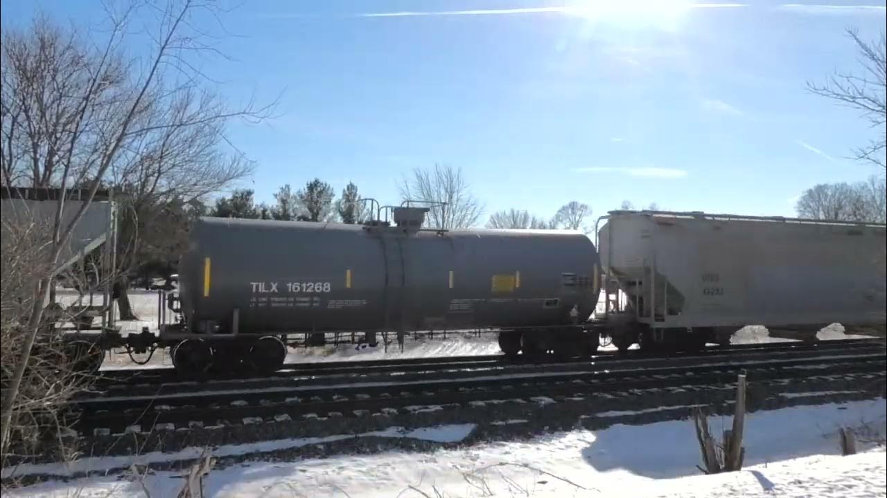 BNSF 4236 East in Wyanet, IL 1/11/22 - YouTube