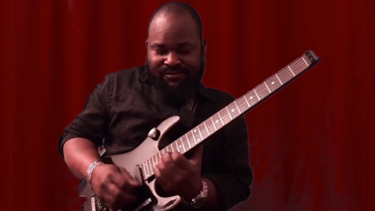 AFRICAN SOUKOUS MUSIC FAIT PAR ONE KIENGA SOLISTE DE PLAISIR - YouTube