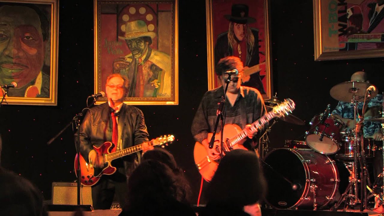 Mike Waggoner & the Roadhouse Band - You Never Can Tell - YouTube