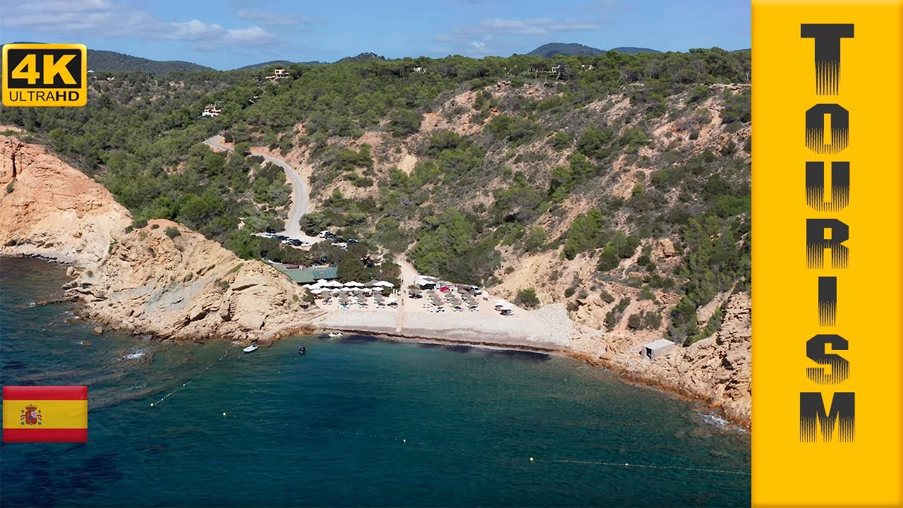 Playa de Es Torrent en la isla de Ibiza (España) - imágenes de drones ...